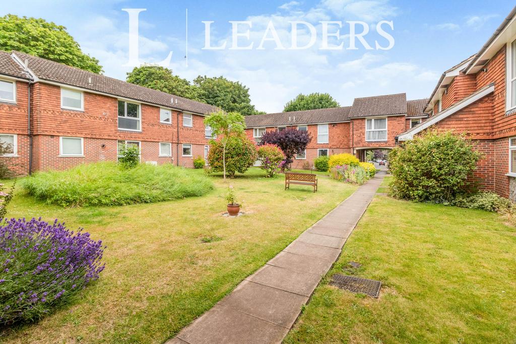 Bookham Village 1 bed maisonette - £1,140 pcm (£263 pw)
