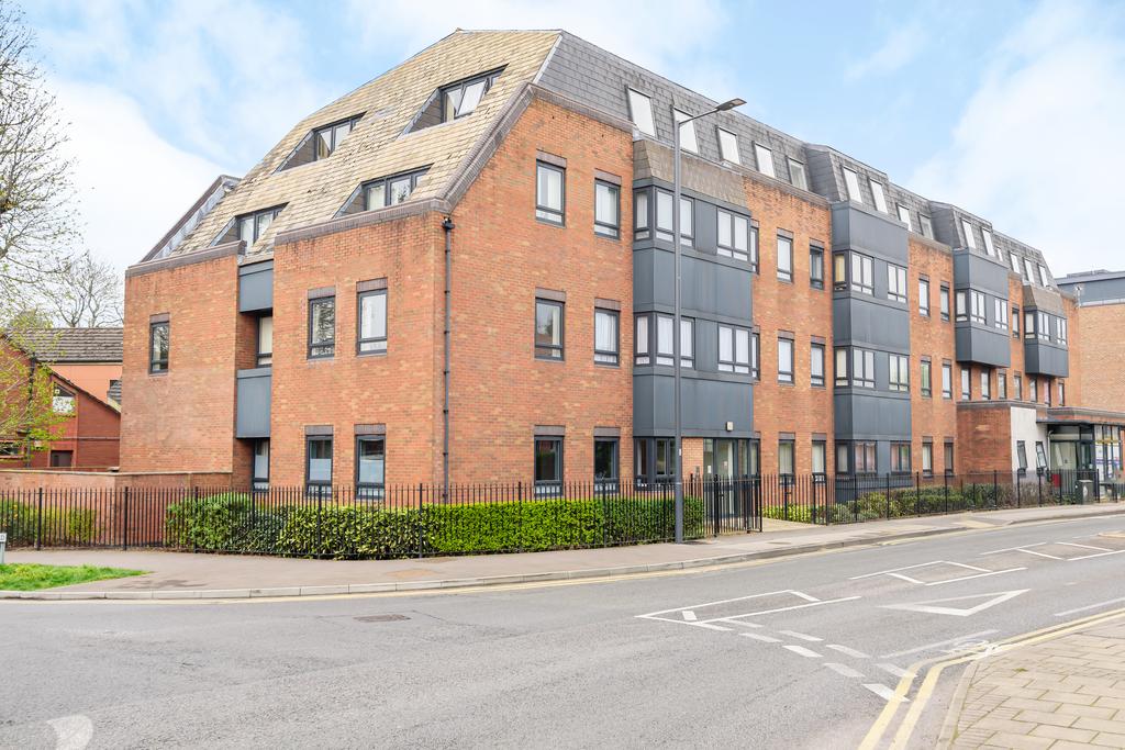 Marsh Road, Pinner 1 bed apartment - £1,425 pcm (£329 pw)