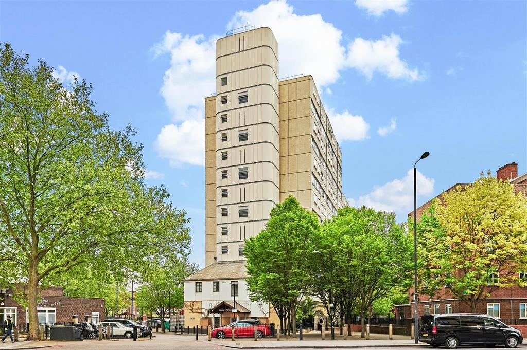 Battersea Park Road, London SW11 2 bed flat for sale - £300,000