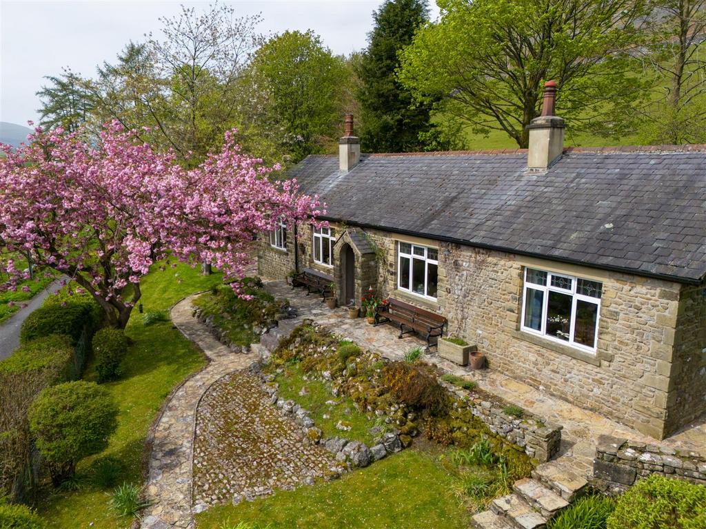 Hawkswick, Skipton, BD23 5QA 4 bed detached bungalow - £850,000