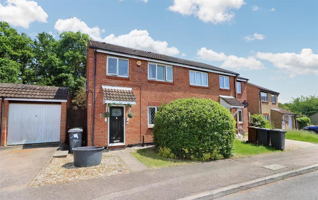 Shepperton Close, Borehamwood 3 bed semi-detached house for sale - £489,950