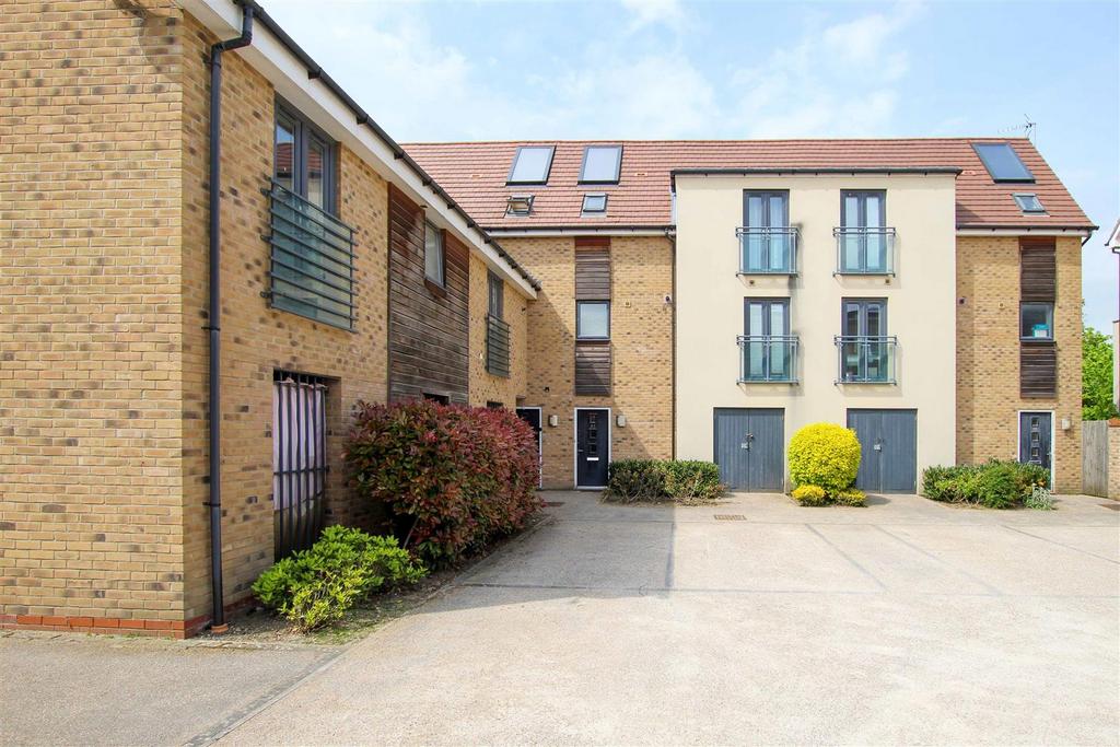 Burlton Road, Cambridge CB3 2 bed property - £1,500 pcm (£346 pw)