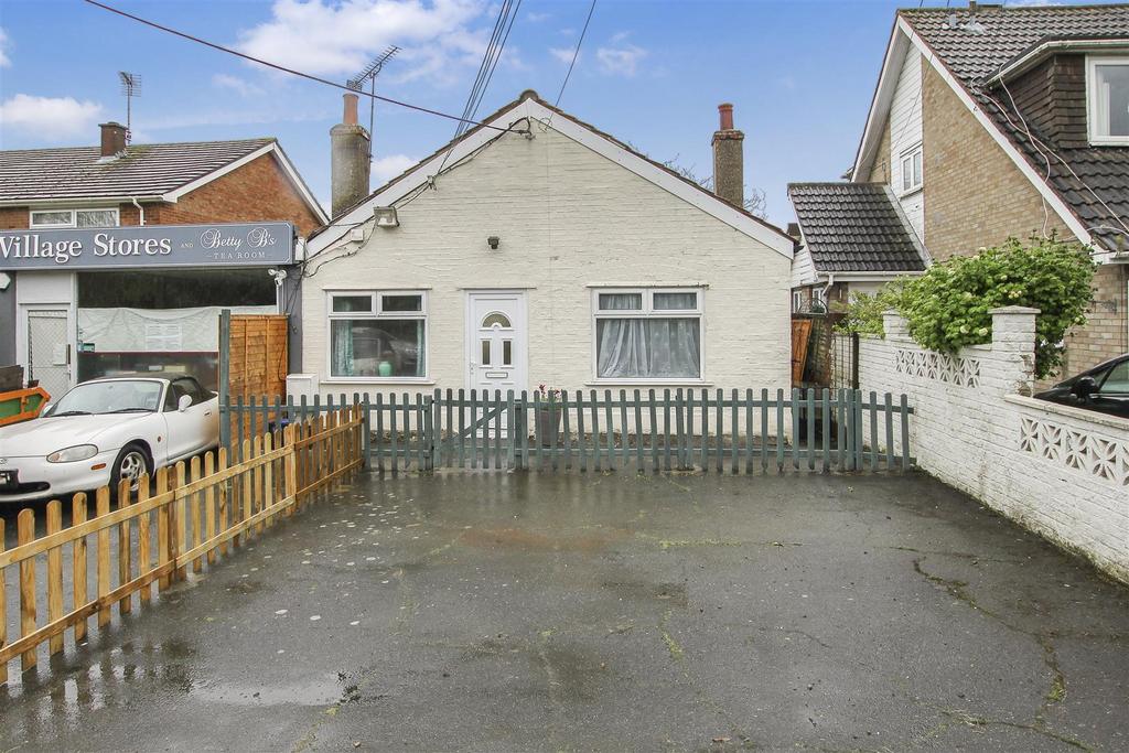 Doddinghurst Road, Doddinghurst... 2 bed semi-detached bungalow - £375,000