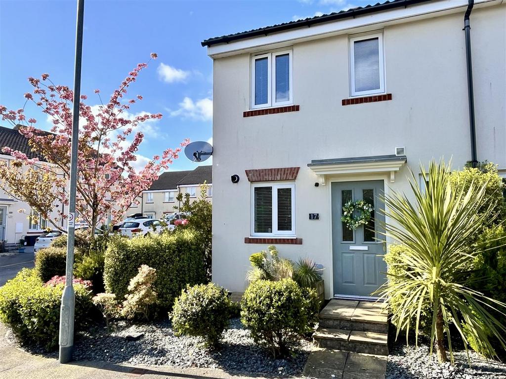 Brewery Drive, St. Austell 3 bed house - £250,000