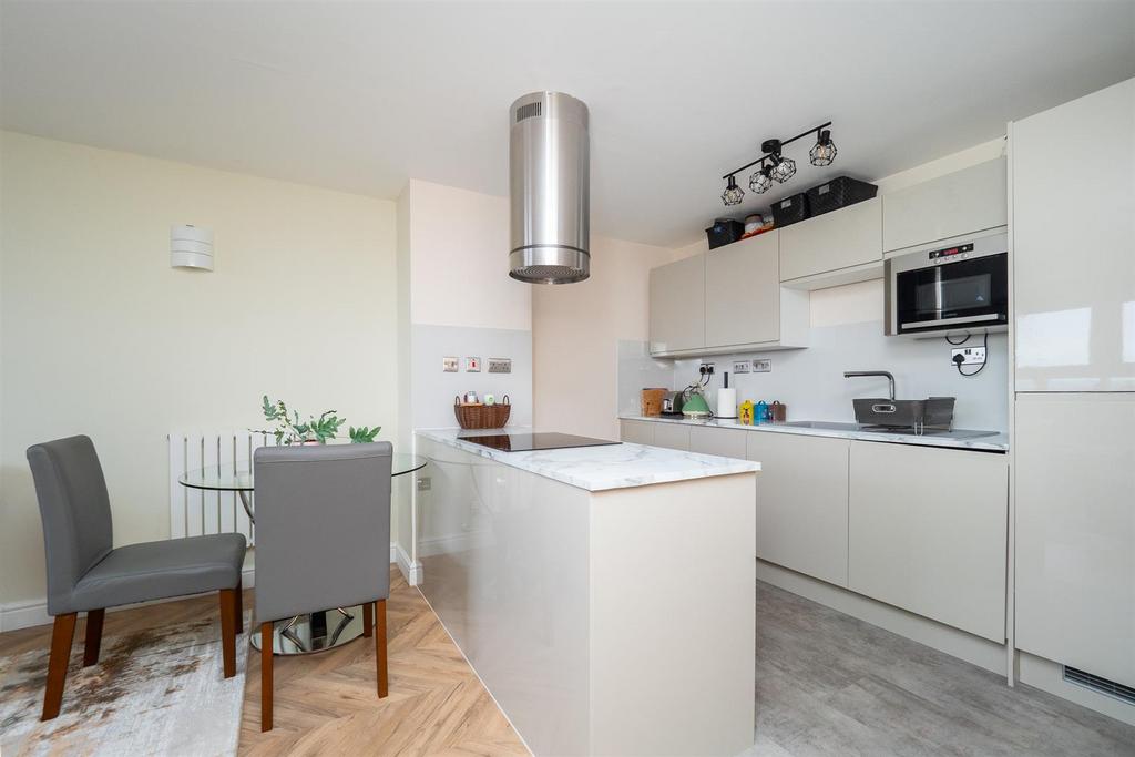 Throwley Way, Sutton 2 bed apartment for sale - £325,000