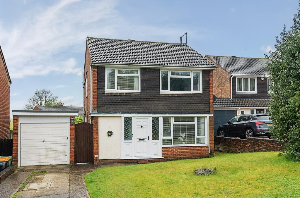 Dunstable, Bedfordshire LU6 3 bed detached house - £475,000