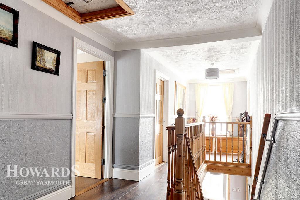 Rodney Road, Great Yarmouth 4 bed end of terrace house for sale - £220,000