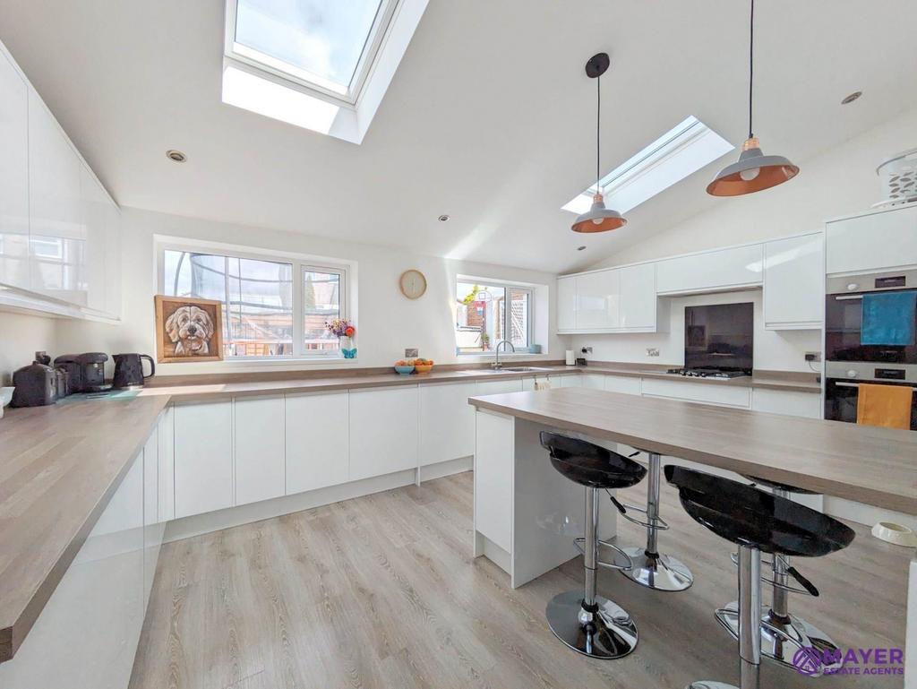 Kingston Close, Plymouth PL7 3 bed semi-detached house - £315,000