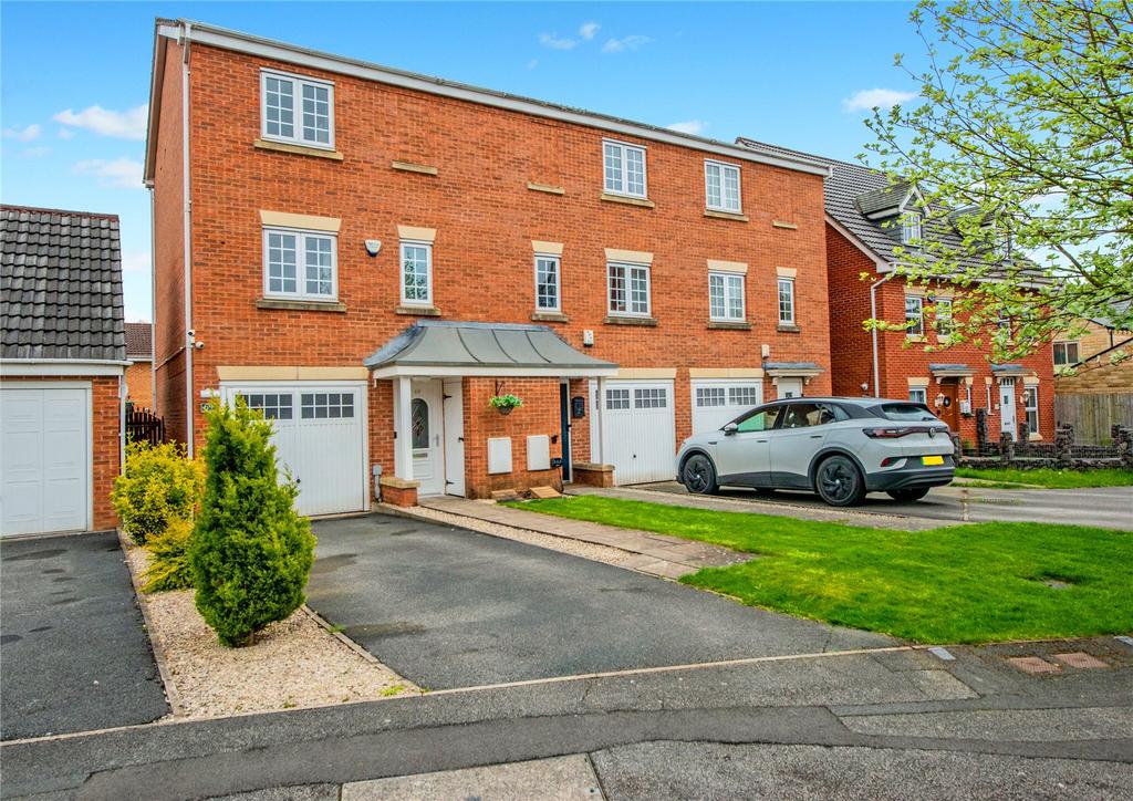 Manor Park Road, Cleckheaton, West... 3 bed terraced house - £230,000