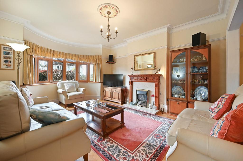 Holland Avenue, Cheam, SM2 4 bed detached house - £1,250,000
