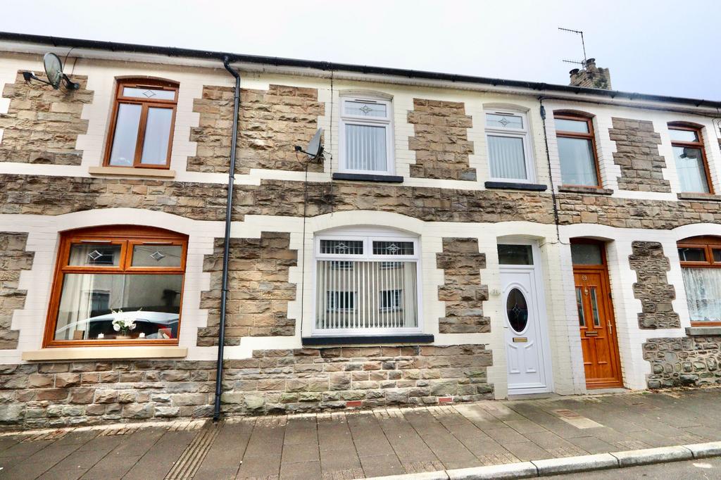 High Street, Ynysddu, NP11 2 bed terraced house - £162,500