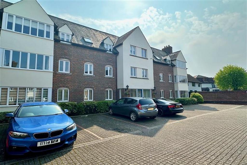St. Lawrence Court, Braintree, CM7 2 bed apartment - £200,000