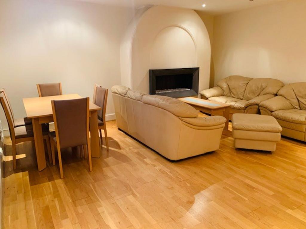 Russell Hill Place, Purley CR8 1 bed flat - £1,250 pcm (£288 pw)