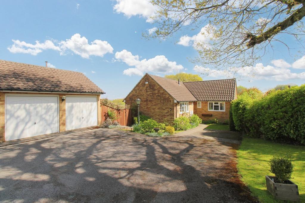 The Glebelands, East Sussex TN6 3 bed bungalow - £550,000