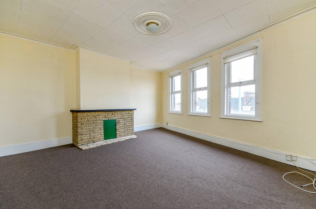 Lordship Lane, Wood Green, London, N22 2 bed flat - £325,000