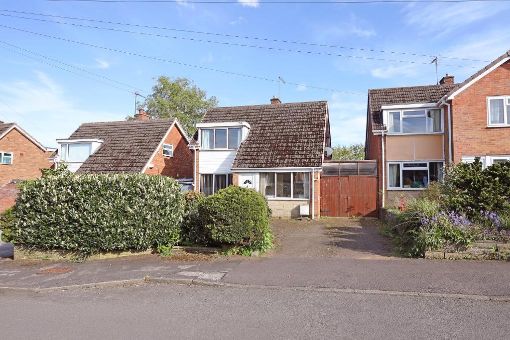 Stone ST15 2 bed detached house - £200,000