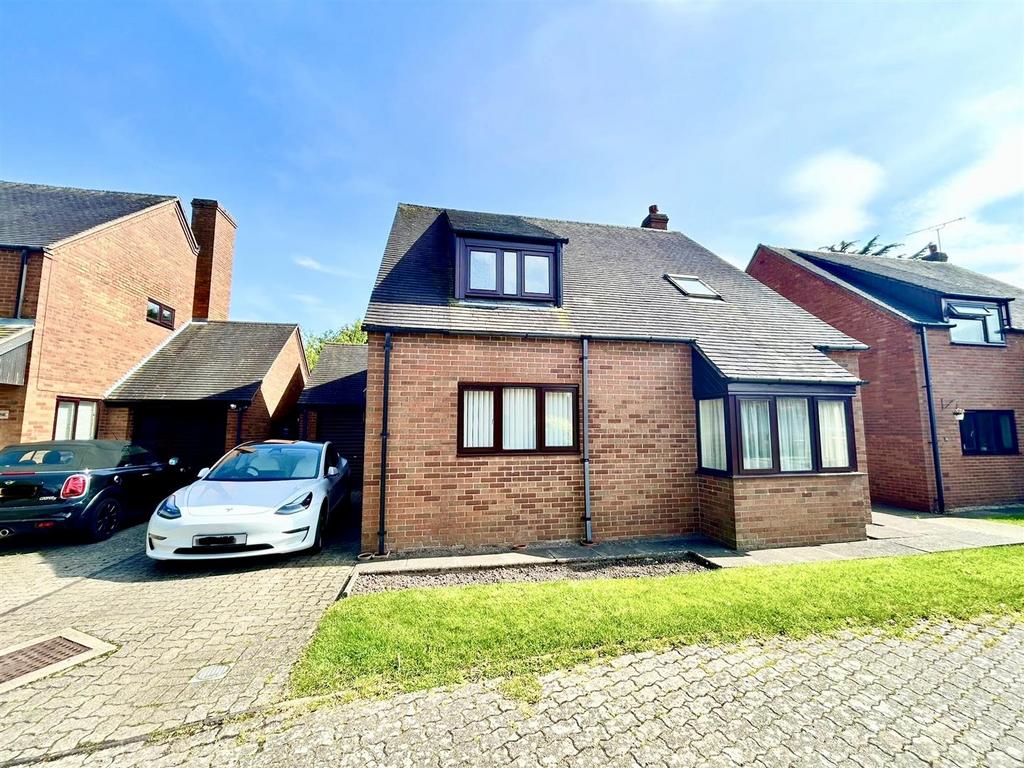 Carter Grove, Hereford HR1 4 bed detached house for sale - £485,000