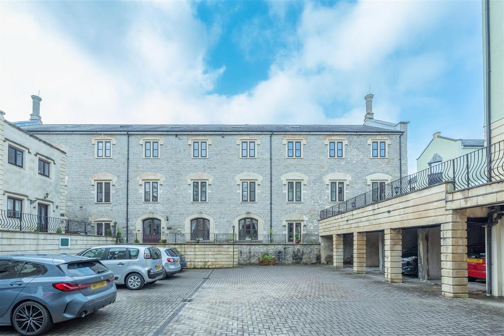 Victoria House, Dapps Hill, Keynsham... 2 bed flat - £275,000