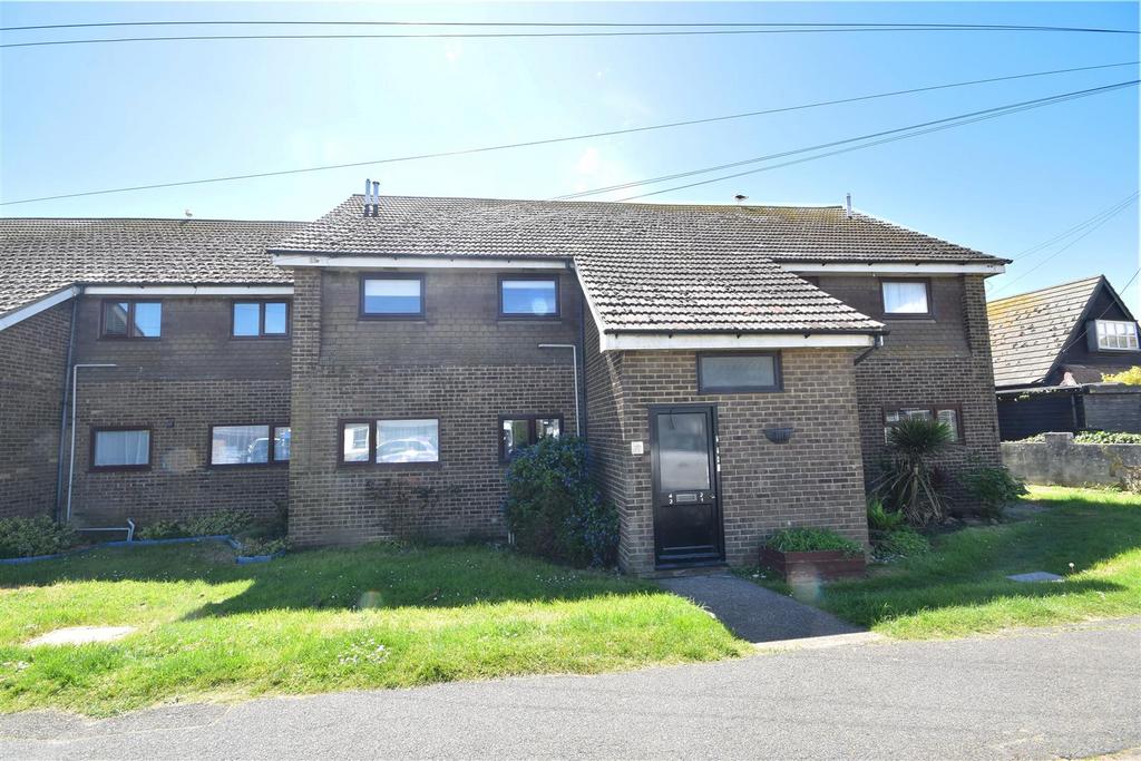 Saunders Way, Camber, Rye 2 bed flat for sale - £139,950