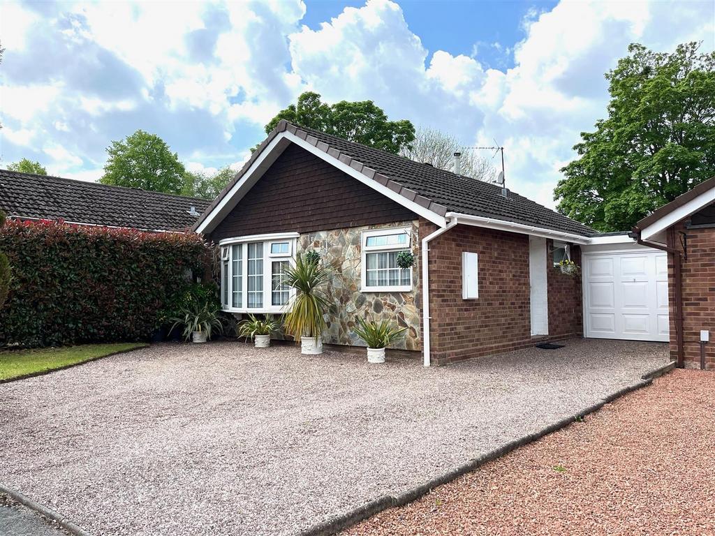 Deerleap Way, Rugeley 2 bed semi-detached bungalow - £265,000