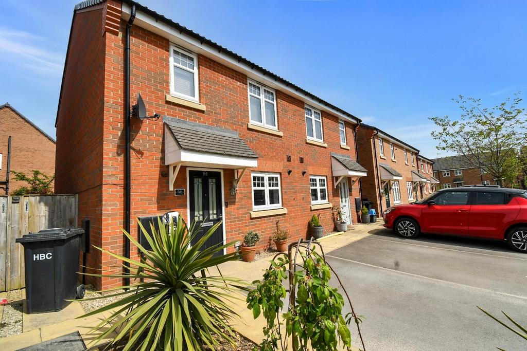 Bellman Walk, Ripon 2 bed semi-detached house for sale - £100,000