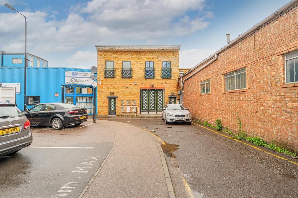 Brunner Road, London 1 bed flat for sale - £250,000