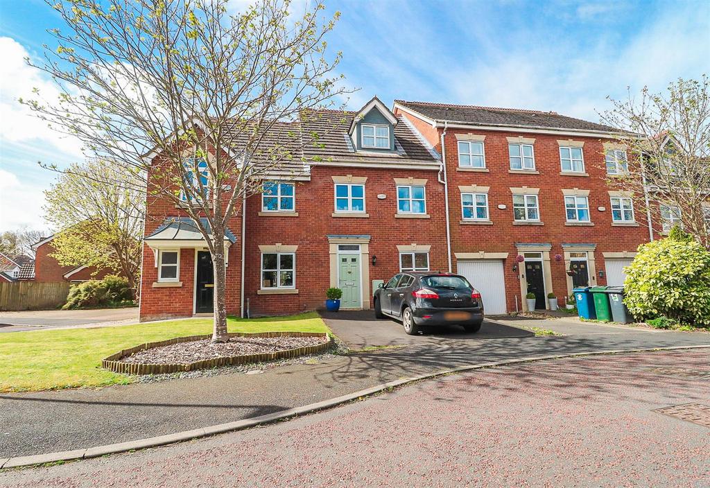 Kew House Drive, Southport PR8 3 bed terraced house - £220,000