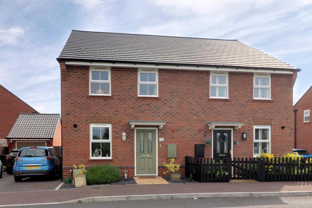 Alfred Underwood Way, Great Oldbury... 3 bed semi-detached house - £323,000