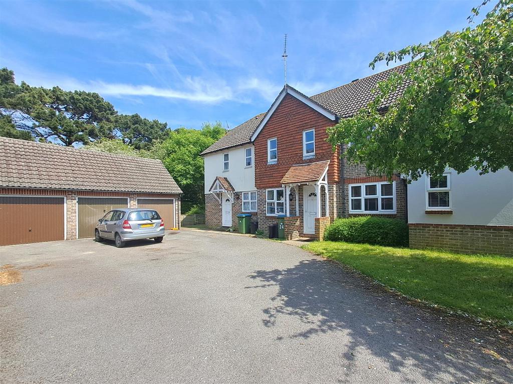 Jib Close, Littlehampton 2 bed terraced house - £275,000