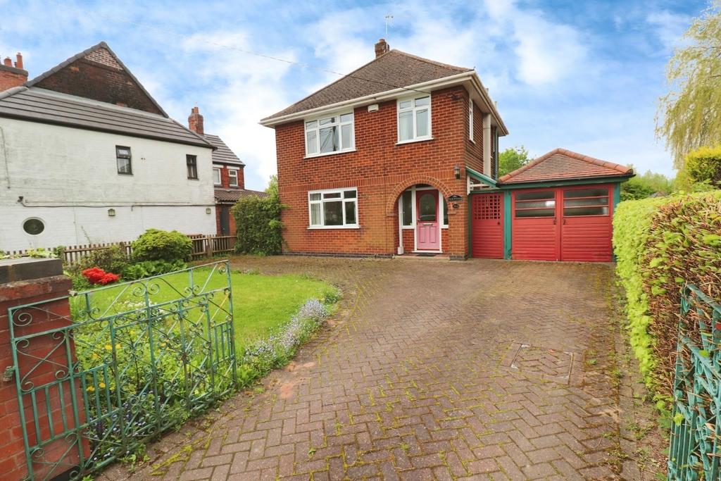 Woodlands Road, Bedworth 3 bed detached house - £329,950