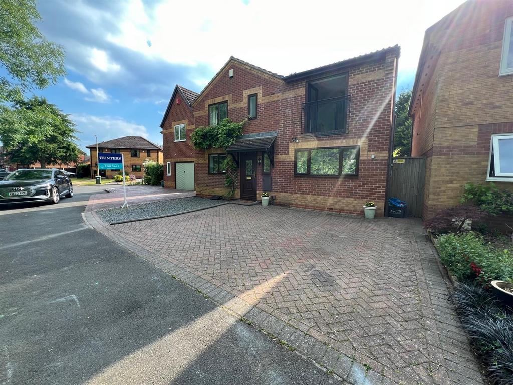 The Houx, Stourbridge, DY8 4DR 4 bed detached house - £350,000
