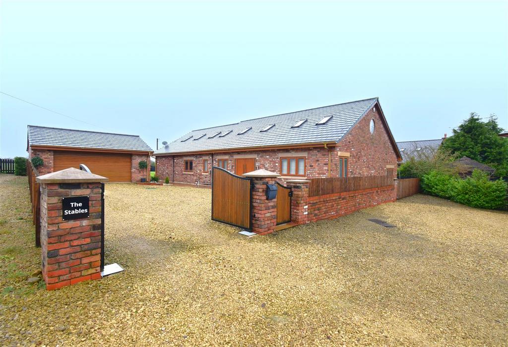 Old Fold Road, Westhoughton, Bolton 4 bed detached house for sale - £ ...