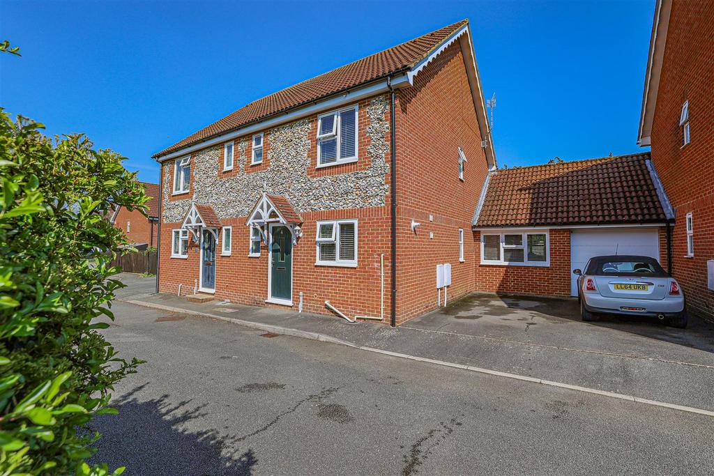 Little Orchard, Hemel Hempstead 3 bed semi-detached house - £475,000
