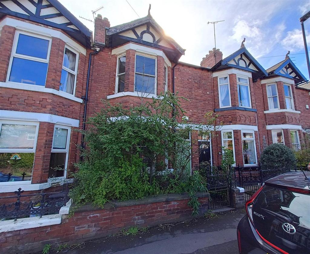 Bishopthorpe Road, York, YO23 1LF 2 bed terraced house - £300,000