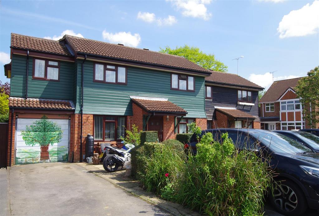 Benwell Close, Swindon SN5 4 bed semi-detached house - £350,000