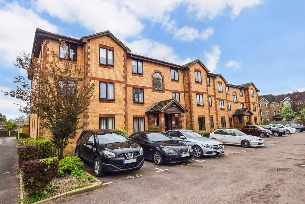 Kinnaird Close, Slough, Berkshire, SL1 2 bed apartment for sale - £240,000