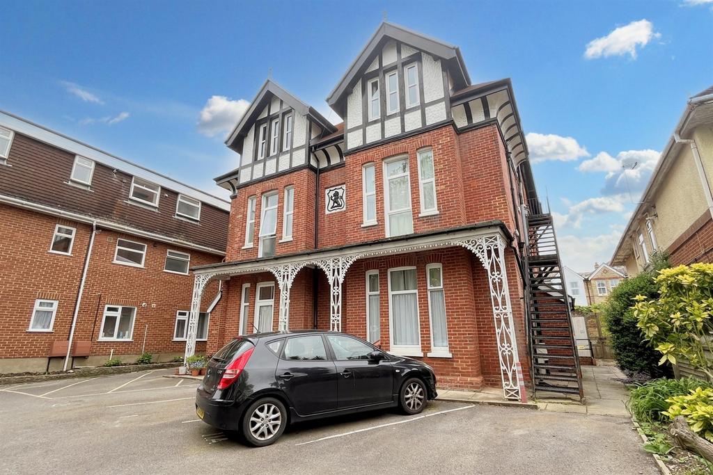 Boscombe 1 bed flat - £125,000