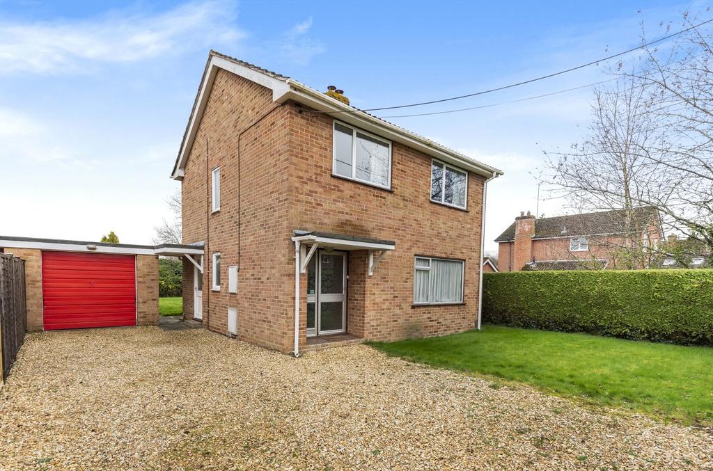 Cadnam Southampton So40 3 Bed Detached House £1 750 Pcm £404 Pw