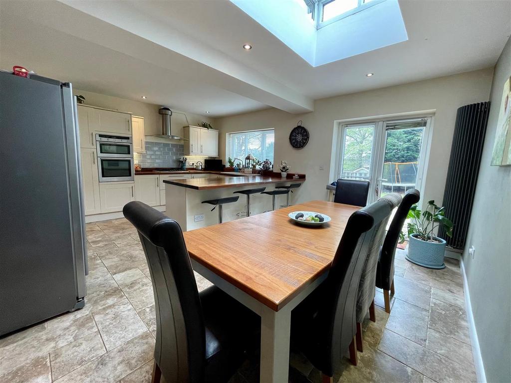 Alcester Road, Stratford-Upon-Avon CV37 4 bed semi-detached house - £ ...