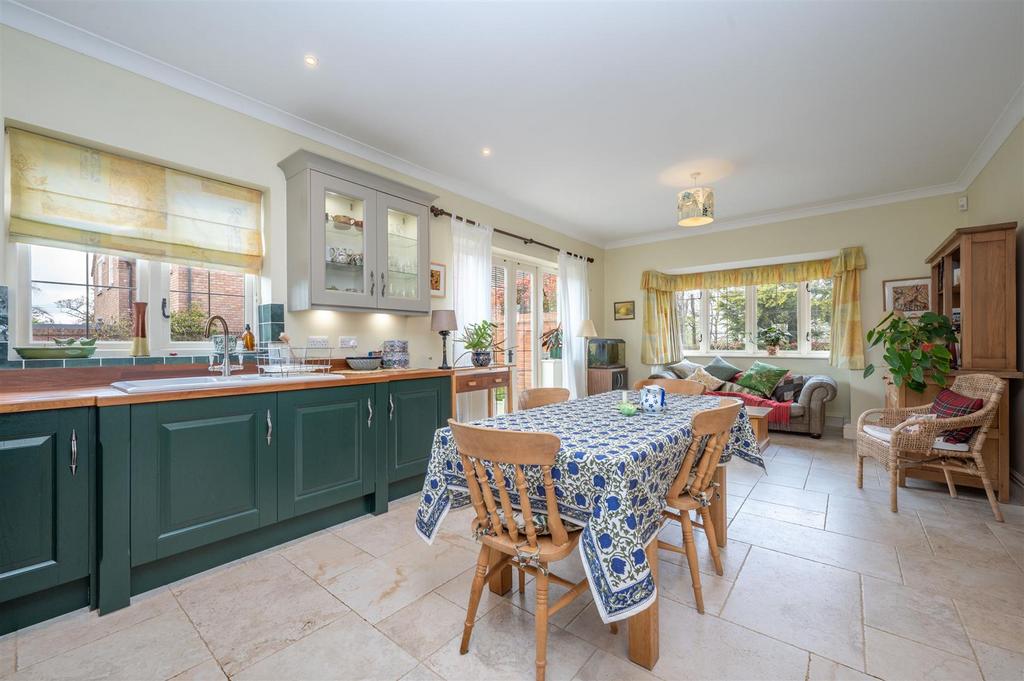 Oldborough Drive, Loxley CV35 4 bed end of terrace house - £625,000