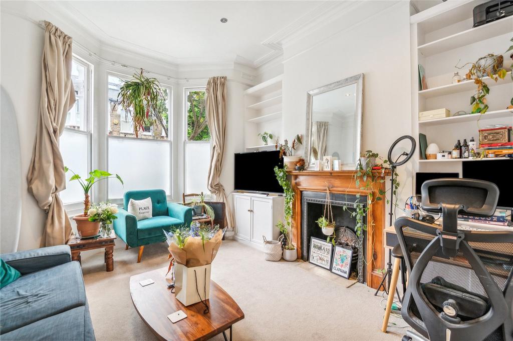 Stormont Road, SW11 2 bed apartment - £750,000