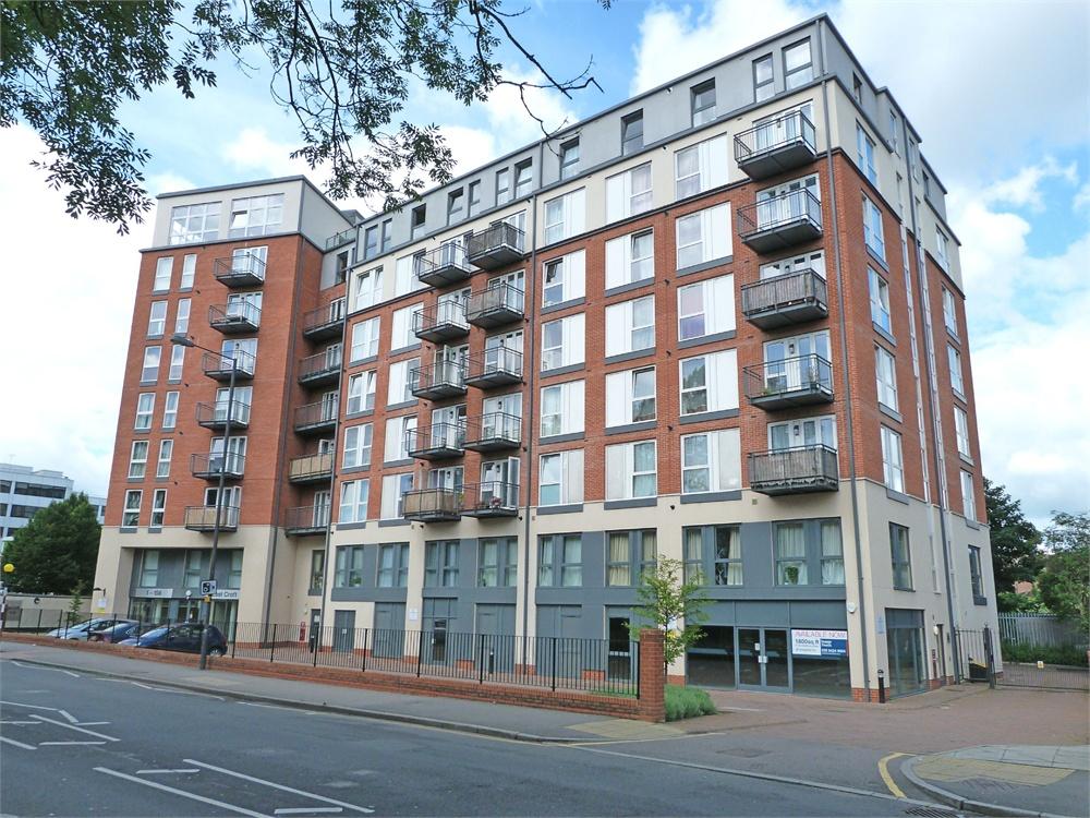 Northolt Road, Harrow HA2 2 bed flat - £1,750 pcm (£404 pw)