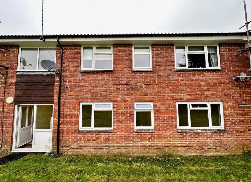 8 Hayfield Court, Eastbury... 2 bed apartment - £75,000
