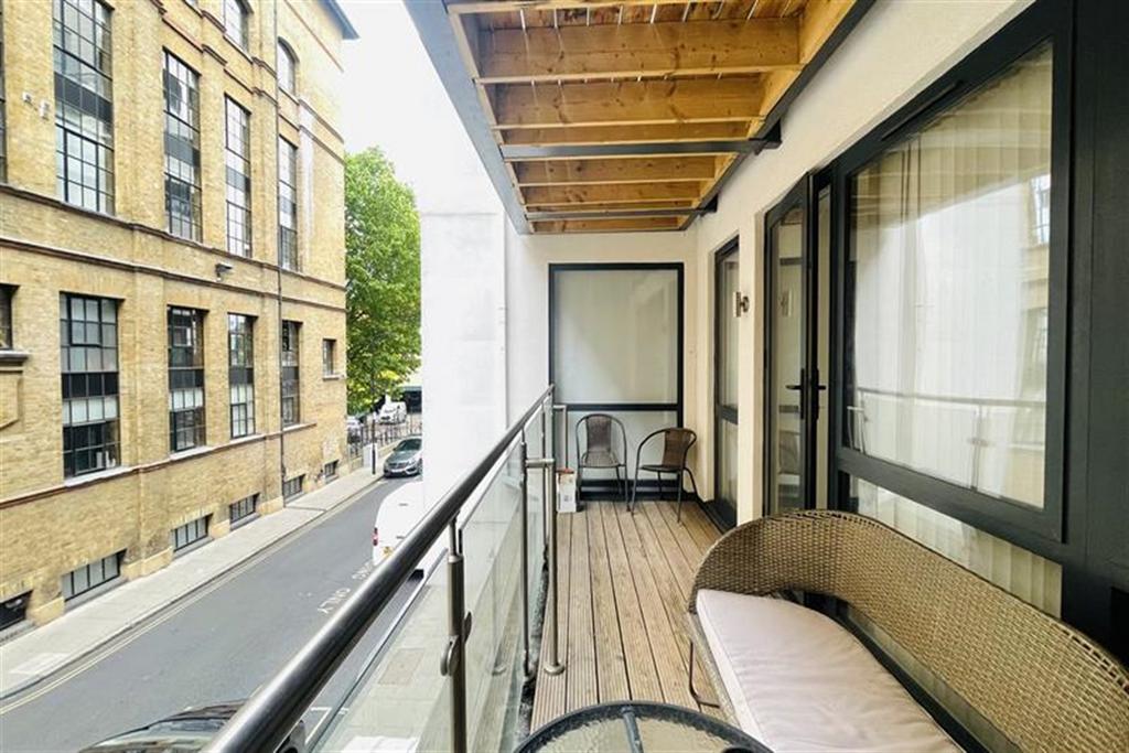 Tyssen Street, London E8 2 bed flat - £515,000