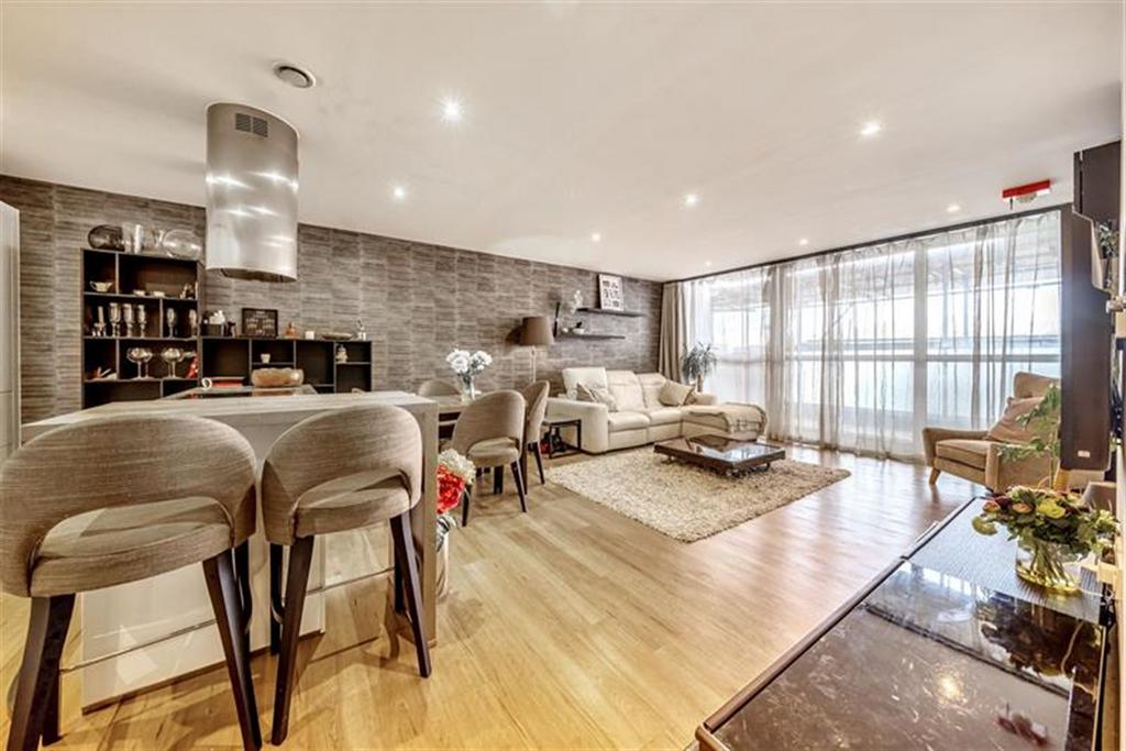 London SE16 2 bed flat - £500,000