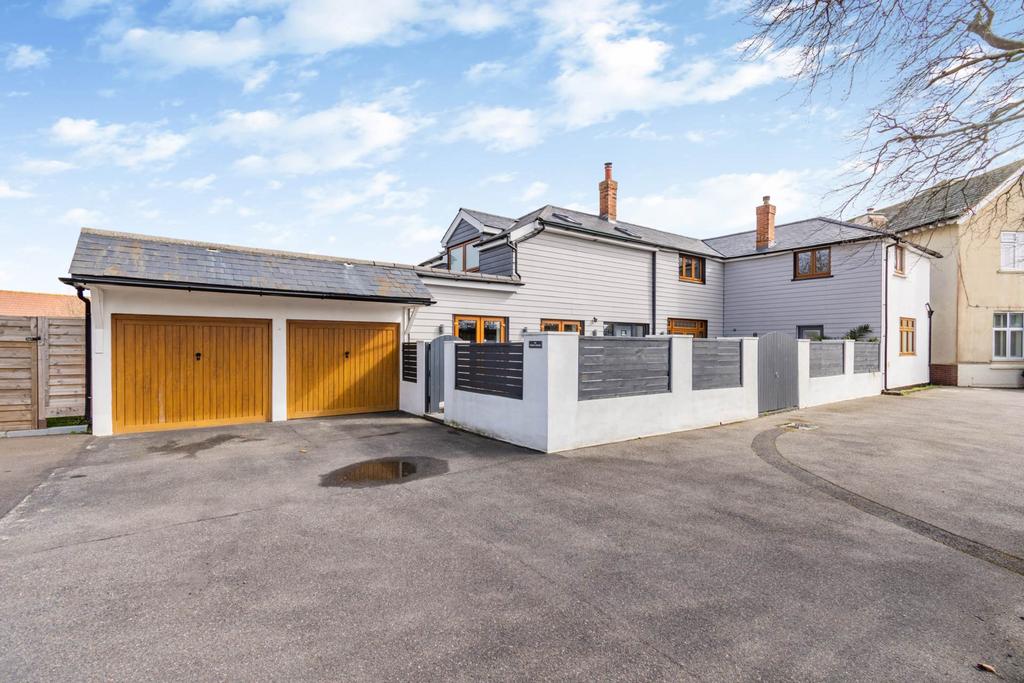 Dittons Road, Pevensey, BN24 5ER 5 bed detached house - £750,000