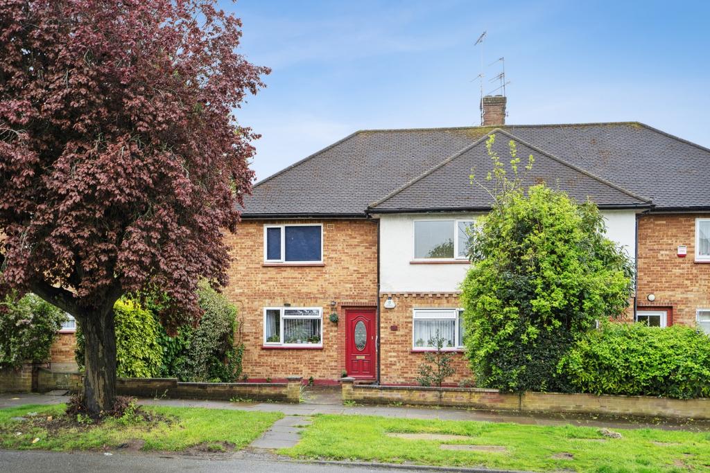 Chamberlain Way, Pinner, HA5 2 bed maisonette - £395,000