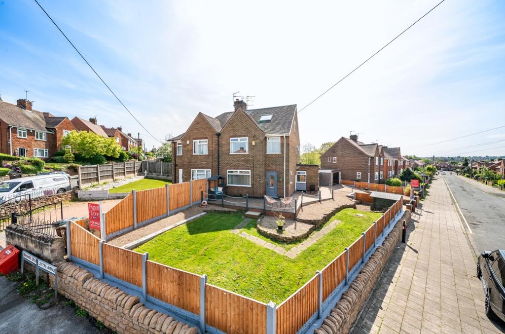 Leivers Avenue, Arnold, Nottingham... 4 bed semi-detached house - £300,000