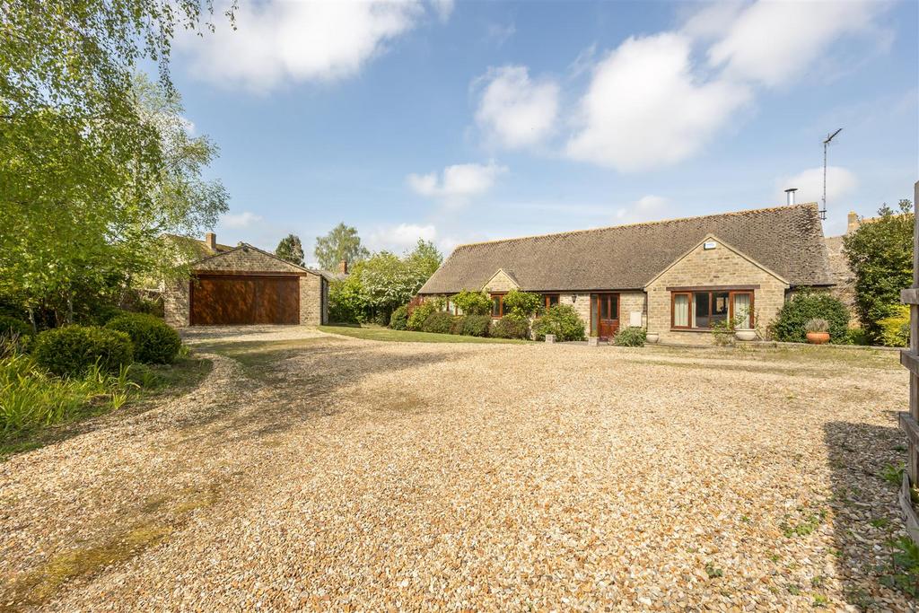 Main Street, Duns Tew 4 bed detached bungalow for sale - £695,000