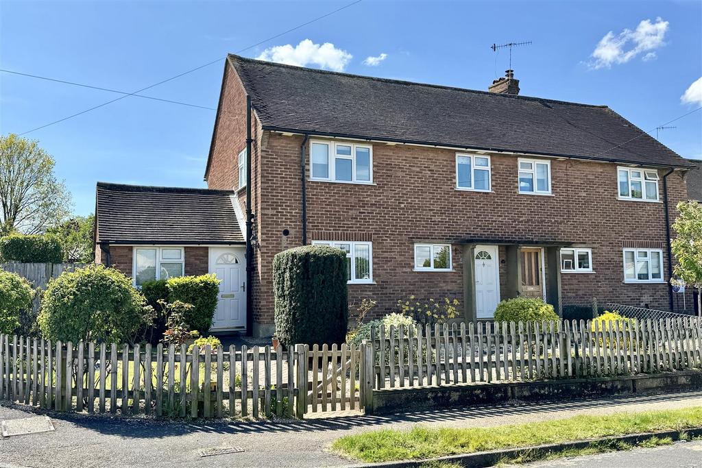 Farncombe 3 bed semi-detached house for sale - £525,000